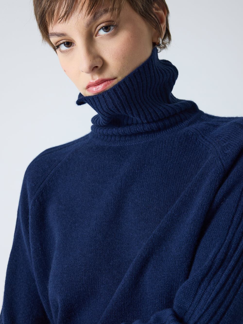 Sylviana - 100% cashmere turtleneck sweater - navy | Absolut Cashmere