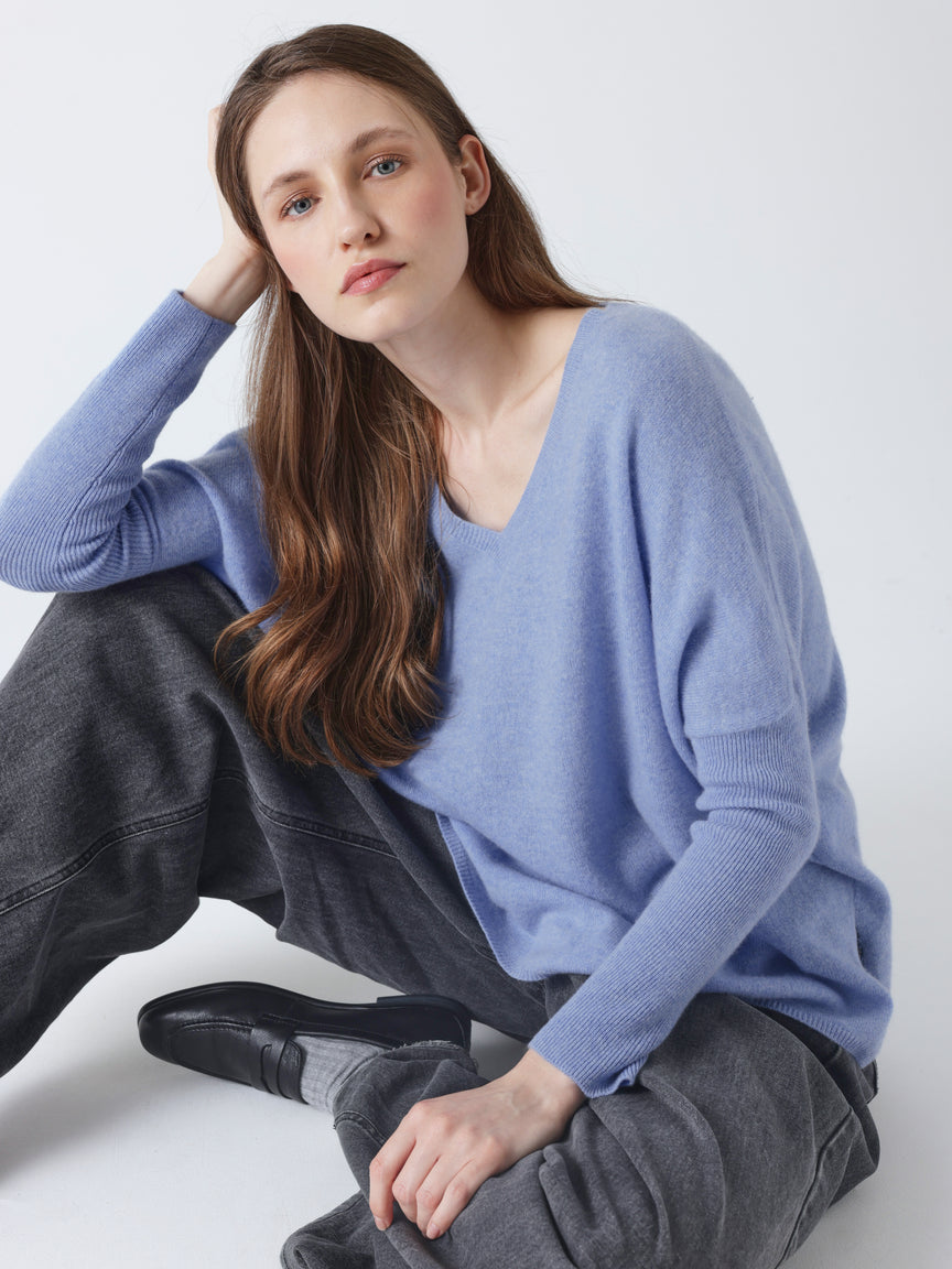 Camille - Cashmere poncho sweater - chambray blue | Absolut Cashmere